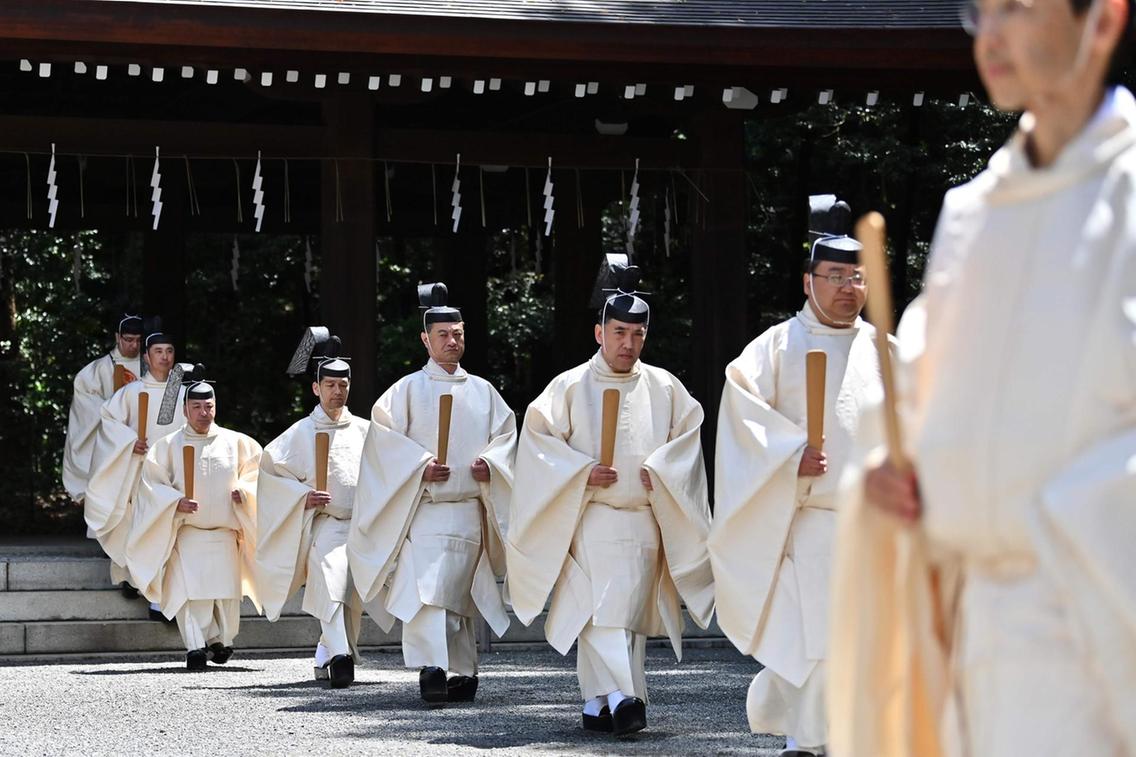 Japan’s new Emperor Naruhito ascends throne as Reiwa era begins ...
